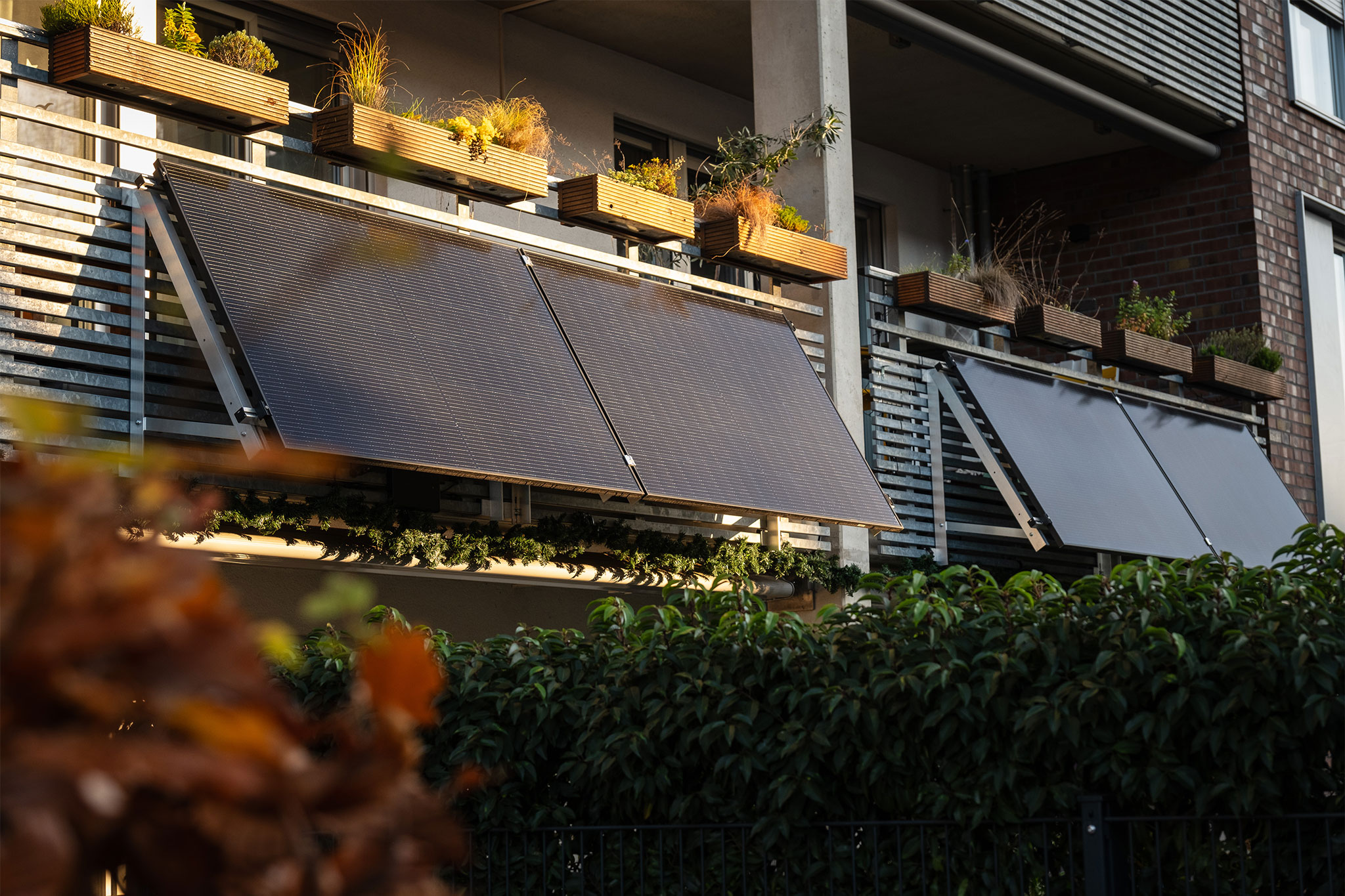 Balcony power stations - mini PV systems for balconies, gardens or garages